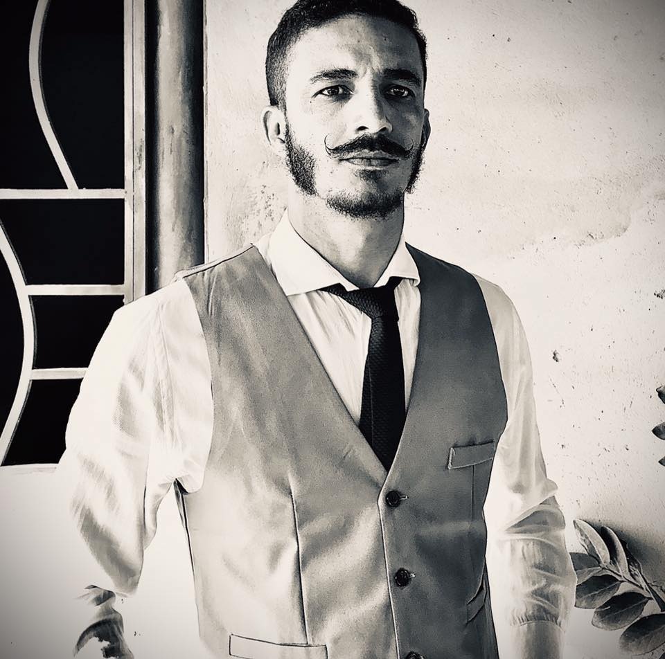 Ele é amante de Rock e acabou de fazer 40 anos. De quem estamos falando ...